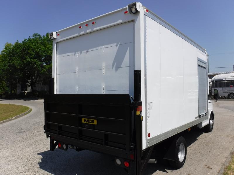 2005 GMC Savana G3500 Cube Van 14 Foot with Power Tailgate and Shampoo ...