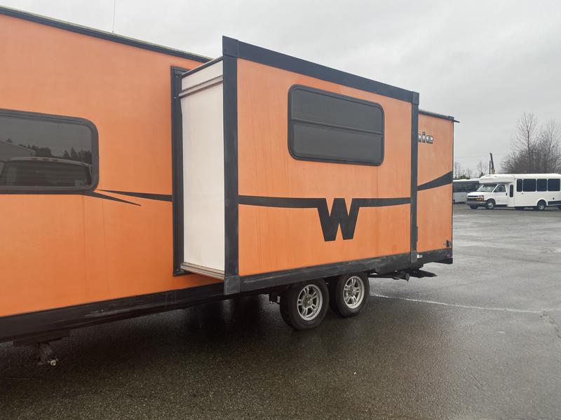 2015 Winnebago Indiana Travel Trailer one slide | Repo.com