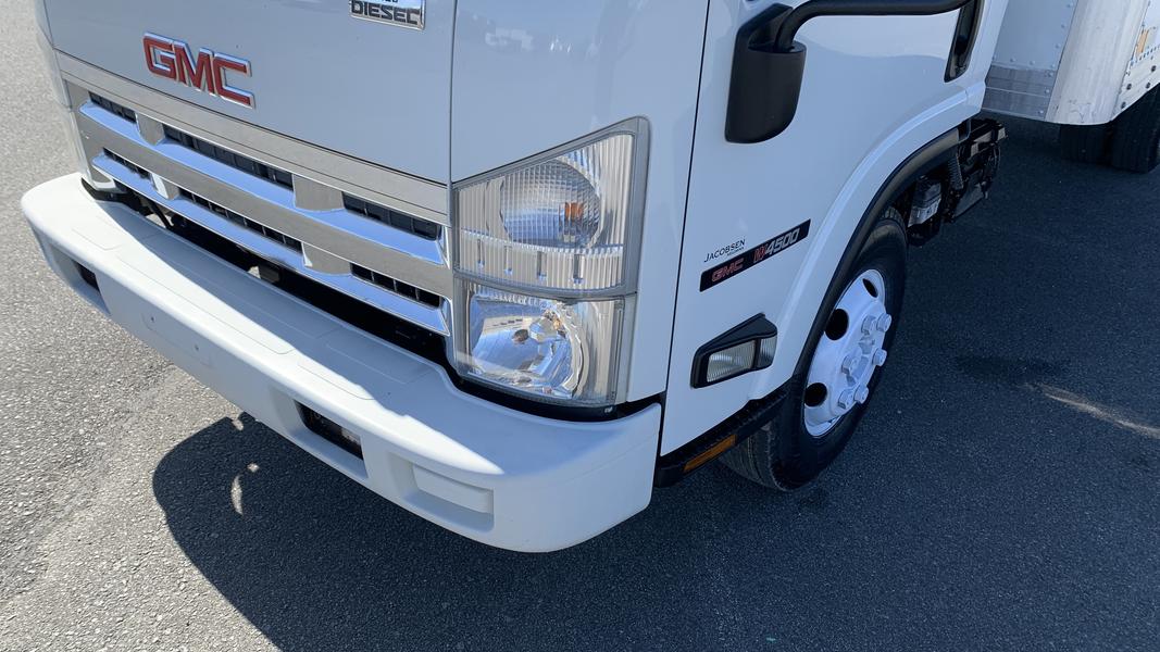 2008 GMC W4500 16 Foot Cube Van 3 Seater Diesel with Ramp | Repo.com