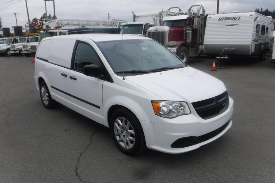 2014 Dodge RAM Cargo Van with Bulkhead Divider and Shelving | Repo.com