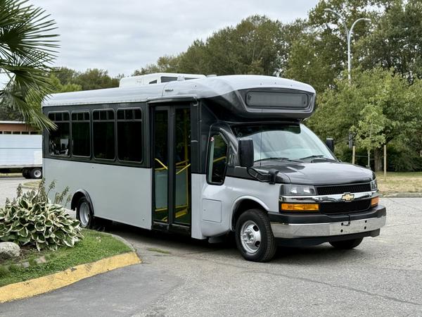2020 Chevrolet Express G4500 22-Passenger Wheelchair Accessible Bus ...