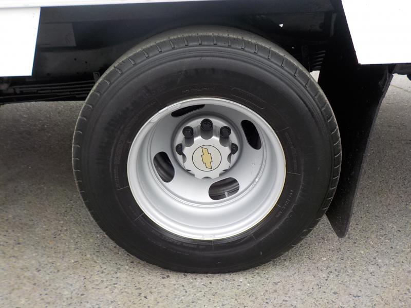 Repo.com | 2009 Chevrolet Express 3500 14 Foot Cube Van with Ramp