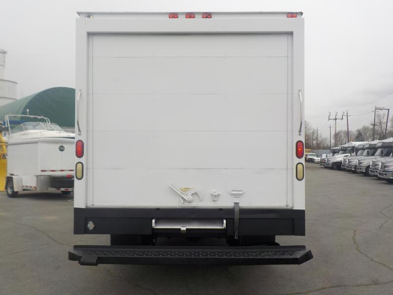 Repo.com | 2009 Chevrolet Express 3500 14 Foot Cube Van with Ramp