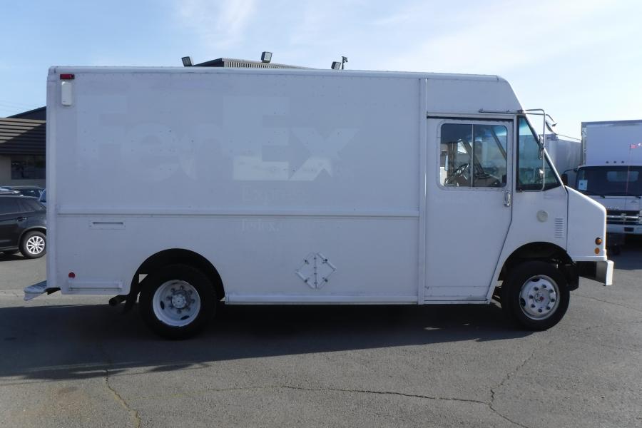 2001 Freightliner Utilimaster 14 Foot Cargo Van Diesel with Rear ...