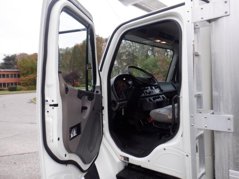 Repo.com | 2015 Freightliner M2 106 22 Foot Diesel Cube Van with Reefer