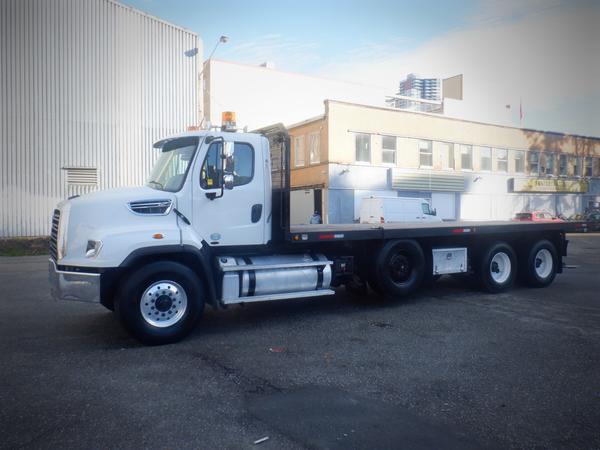 2014 Freightliner 114SD 24 Foot Flat Deck With Air Brakes Diesel | Repo.com
