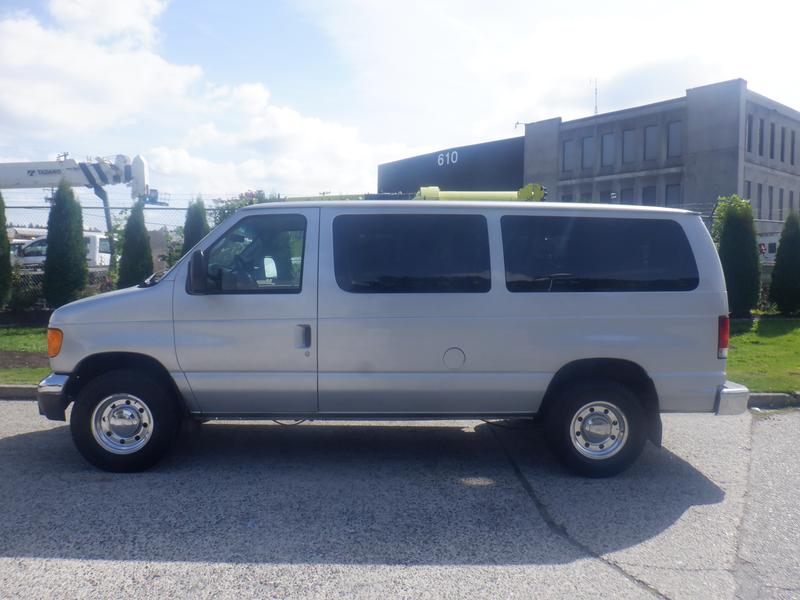 2006 Ford Econoline E-350 XLT Super Duty 12 Passenger Van Diesel | Repo.com