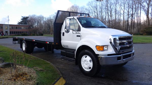 Repo.com | 2005 Ford F-750 24 Foot Flat Deck 2WD Dually Diesel