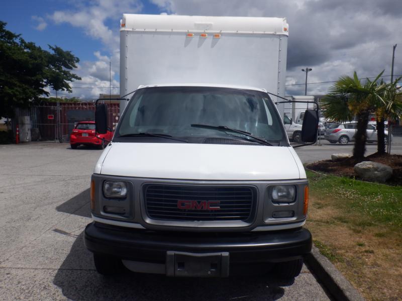2001 GMC Savana G3500 Cube Van 14 foot with Power Tailgate | Repo.com