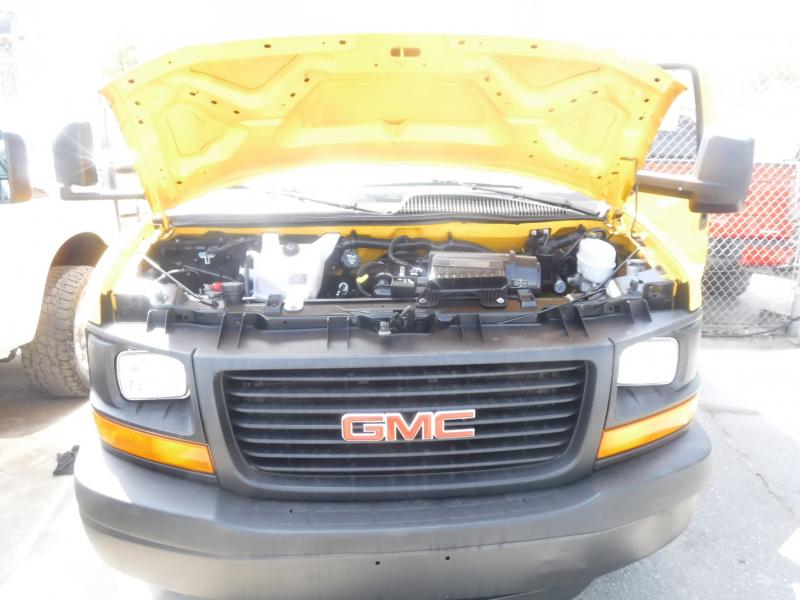 Repo.com | 2011 GMC Savana G3500 Cube Van 16 foot
