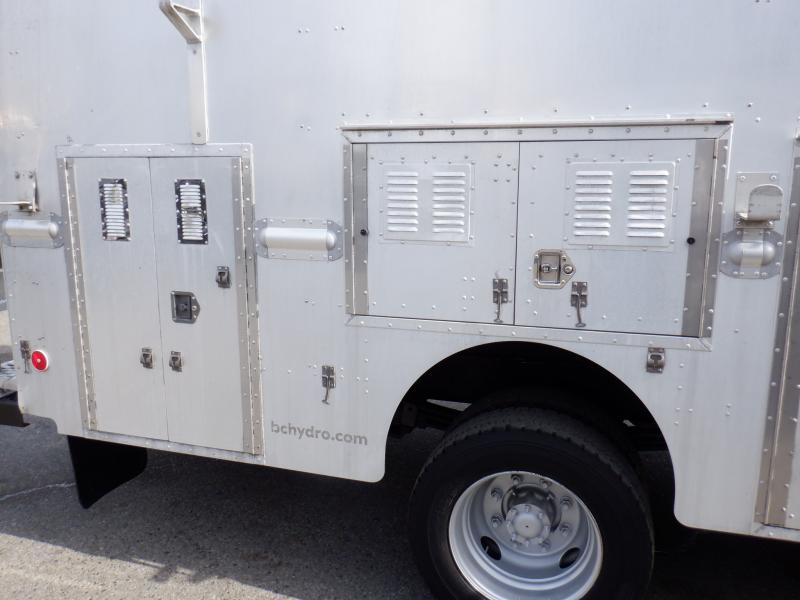 2005 Workhorse W-Series Service Cargo Van With Workshop And Shelving ...