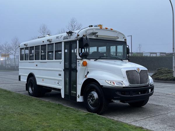 2016 International 4200 21 Passenger Cummins Diesel Bus With Hydrulic ...